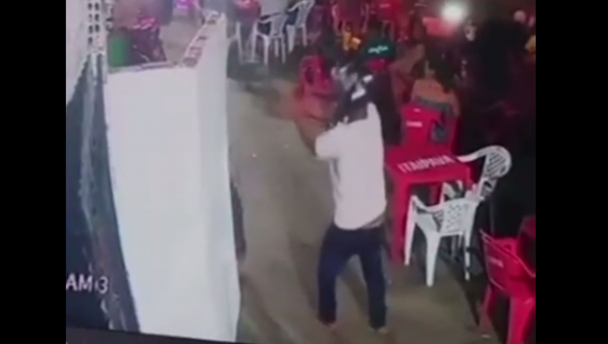 Câmera de segurança flagra execução de homem em comércio de cidade ...