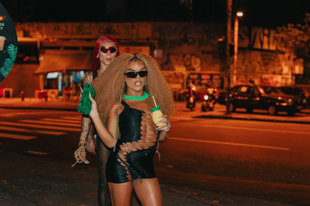 Com cores e camisa do Brasil, 'moda favela' domina festas | Gazeta Digital