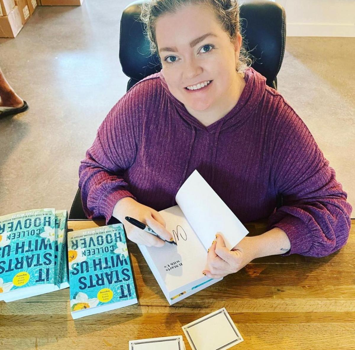 Escritora Colleen Hoover lidera lista de livros mais vendidos no Brasil ...
