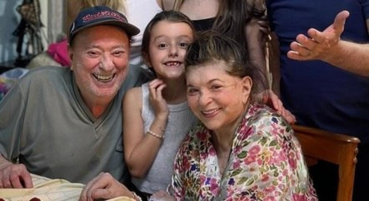 Raul Gil aparece em foto rara ao lado da mulher para celebrar casamento ...