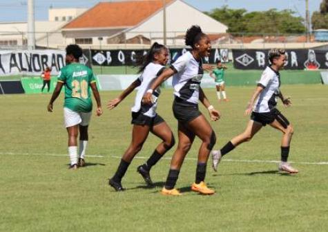 Rayane, capitã do título brasileiro, renova contrato com o Mixto ...