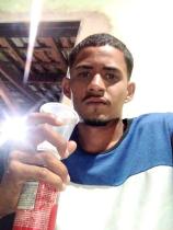 Rapaz de 23 anos é assassinado com vários tiros; câmera flagra dupla ...