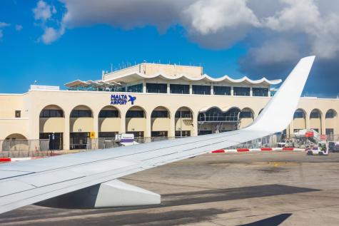 Brasileira é presa no Aeroporto Internacional de Malta com cocaína no ...
